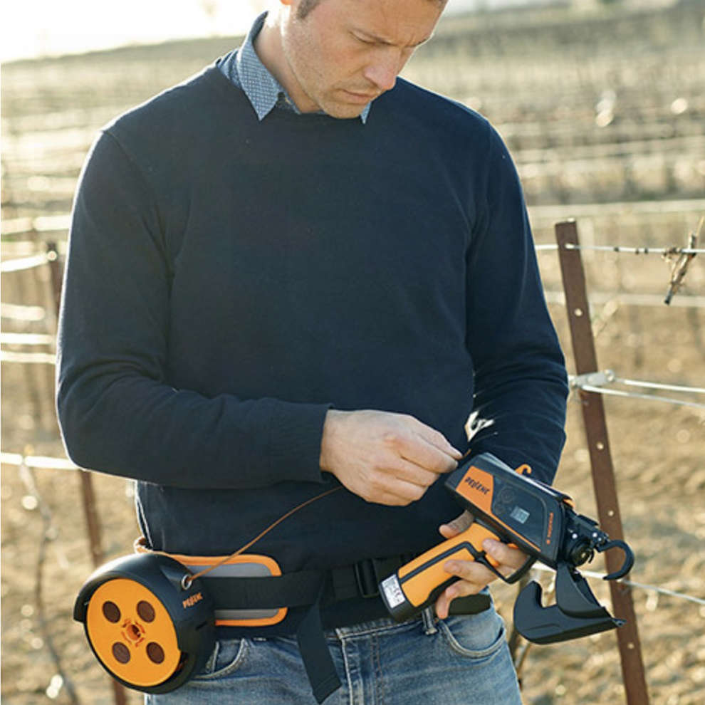 Pellenc Fixion 2 tying machine Wine | Polsinelli Enologia